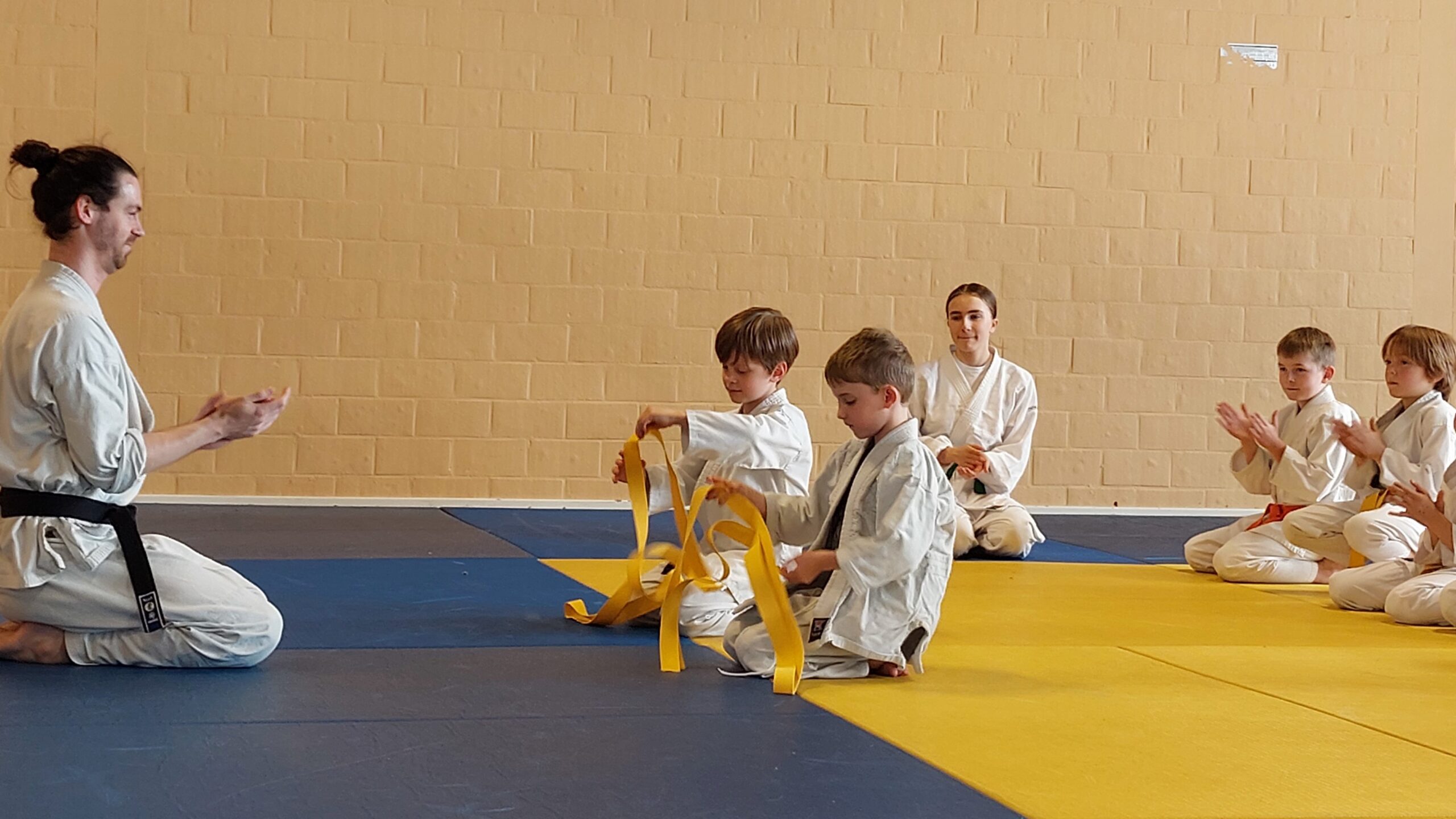 Joppe en Han behaalden vorige week hun gele gordel. Knap gedaan, heren ...